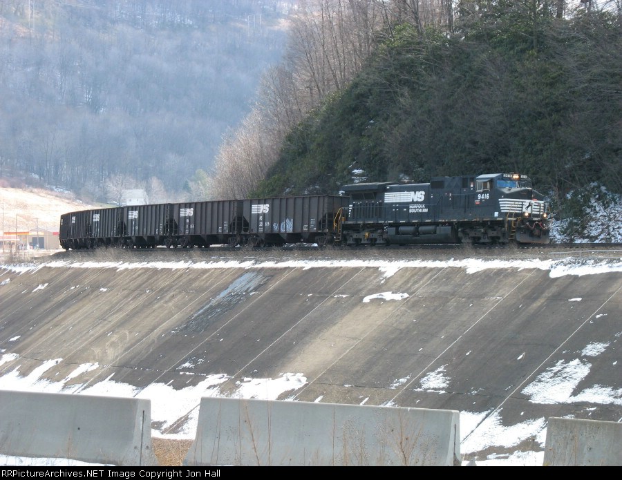 NS 9416 leading coal empties along the Conemaugh River
